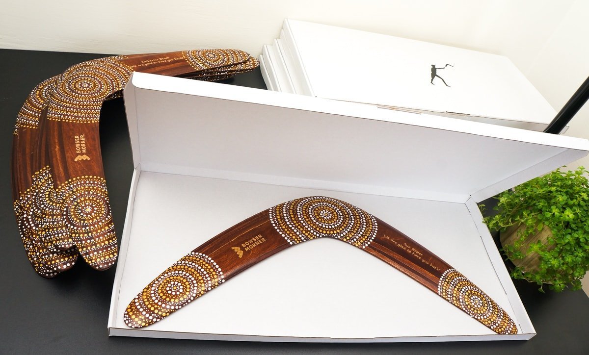 Personalized-wooden-gifts-boomerang-coorporate-gift-min